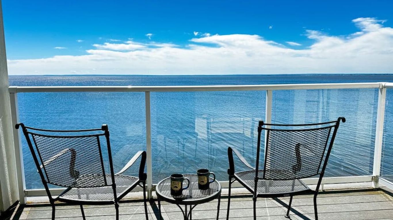 Beacon Pointe on Lake Superior from ₪435. Duluth Hotel Deals & Reviews ...